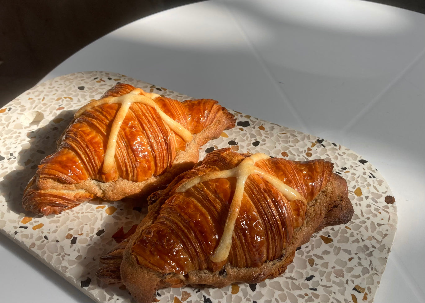 PRE-ORDER EASTER: Hot Cross Almond Croissant – r ü d i 's