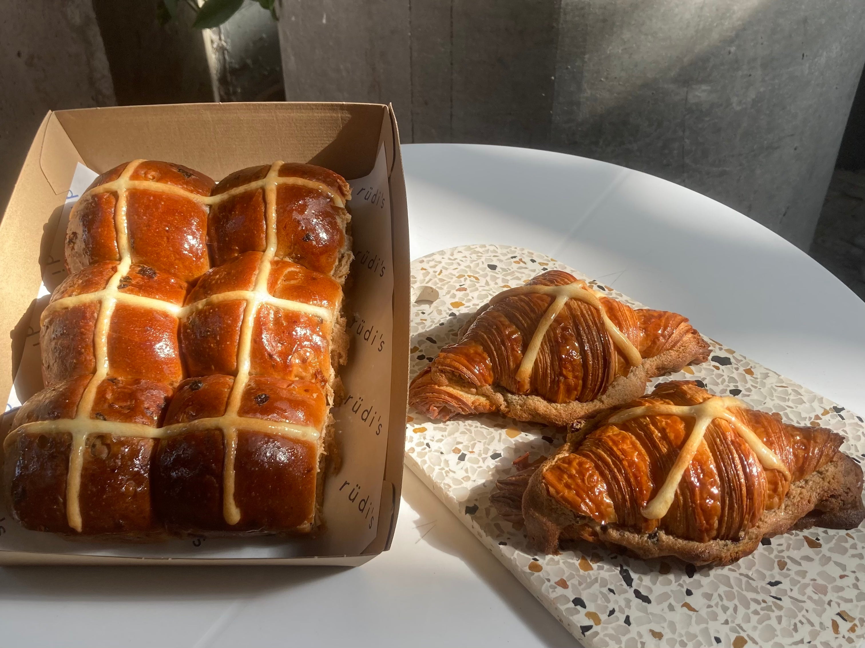PRE-ORDER EASTER: Hot Cross Almond Croissant – r ü d i 's