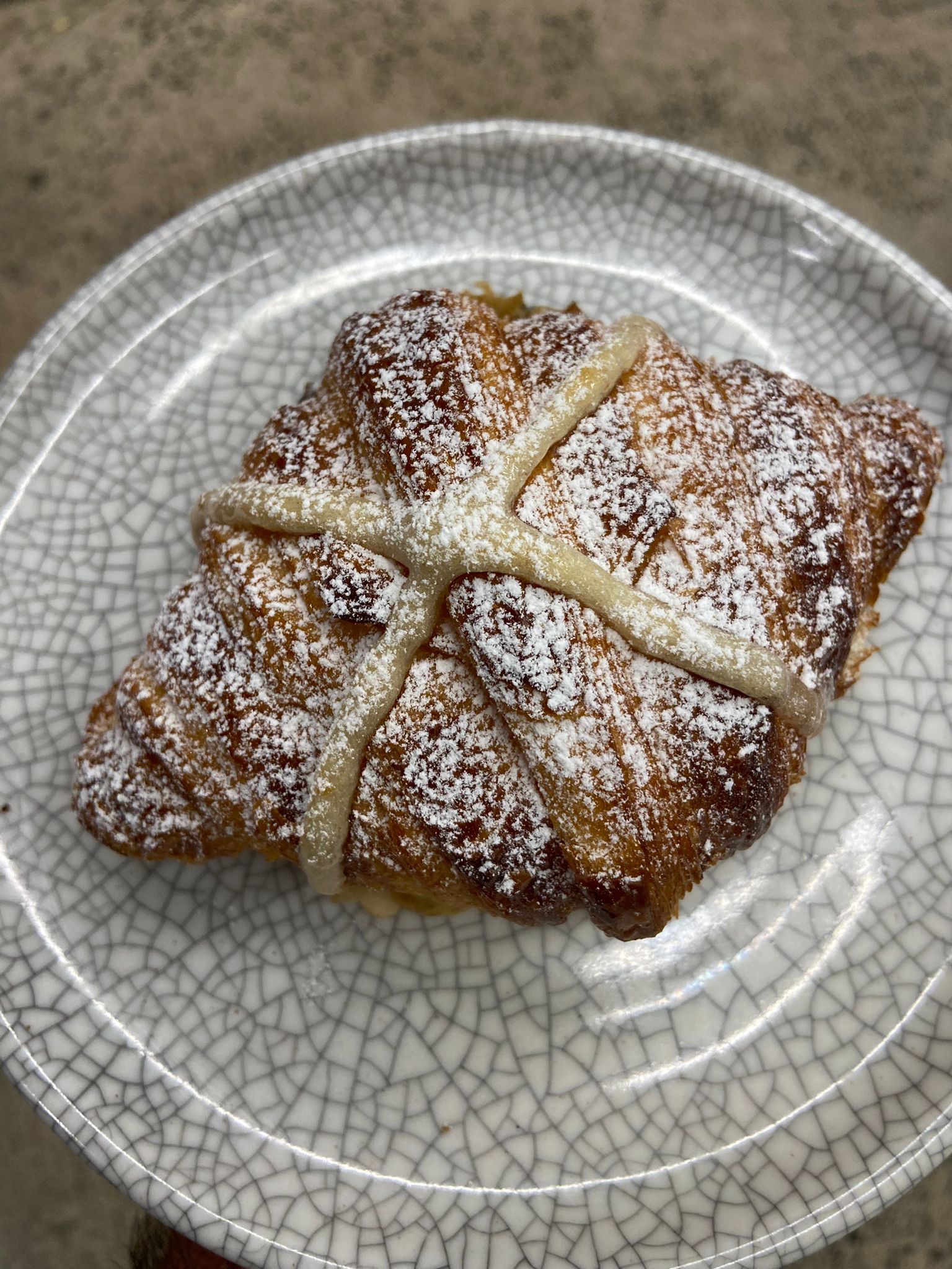 PRE-ORDER EASTER: Hot Cross Almond Croissant – r ü d i 's